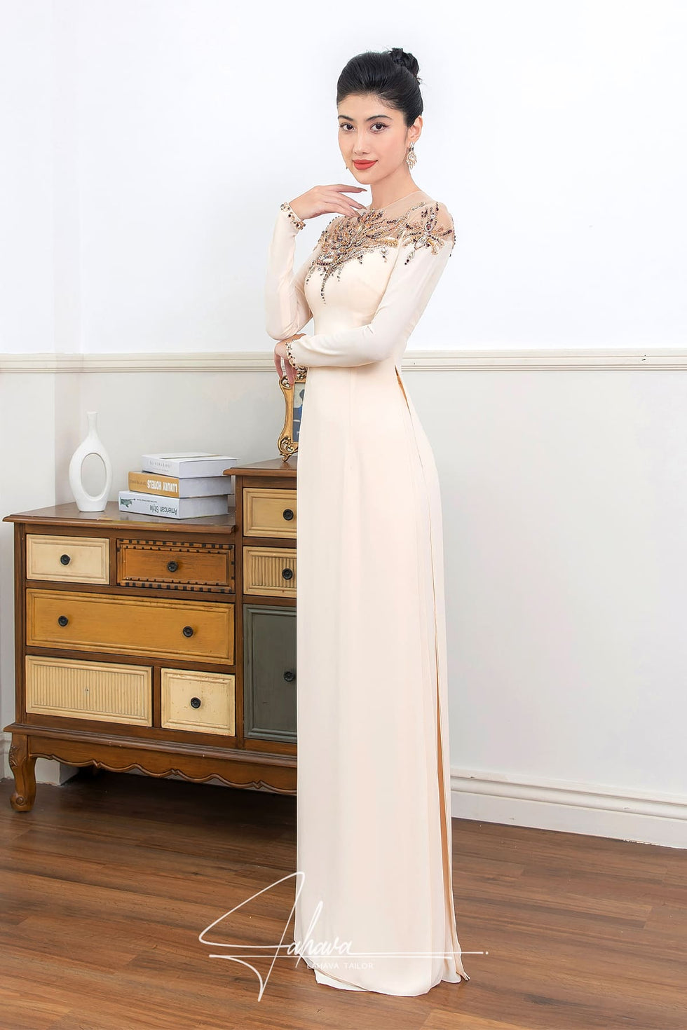 Elegant round neck beaded ao dai – LAHAVA