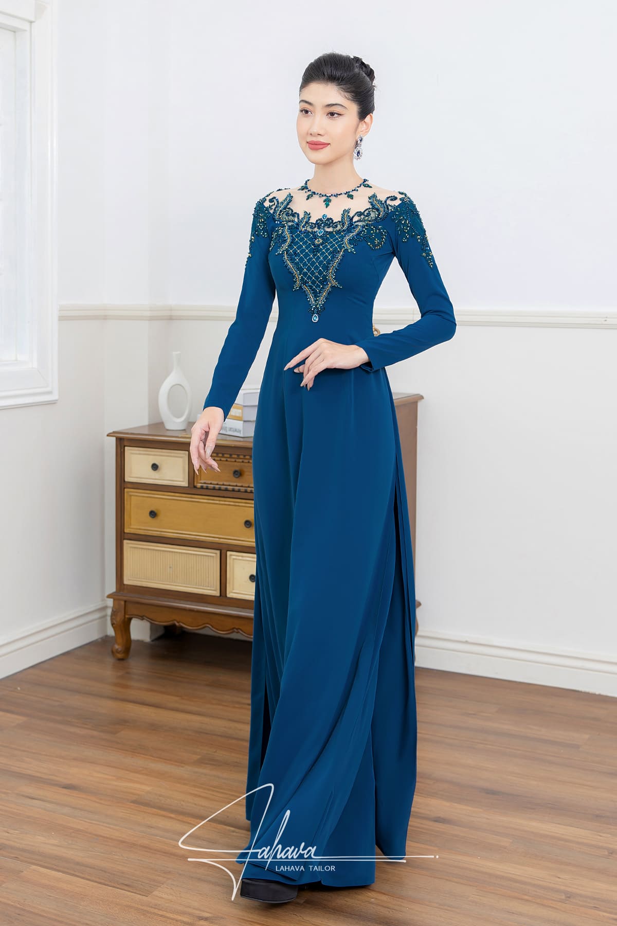 Modern Ao dai 2023 Custom made – LAHAVA